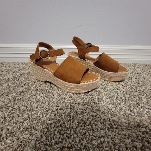 Universal Thread | Shoes | Universal Thread Platform Sandals | Poshmark